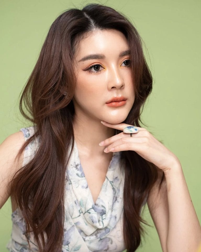 10 Korean Wavy Hairstyles That'll Make Every Day Feel Magical