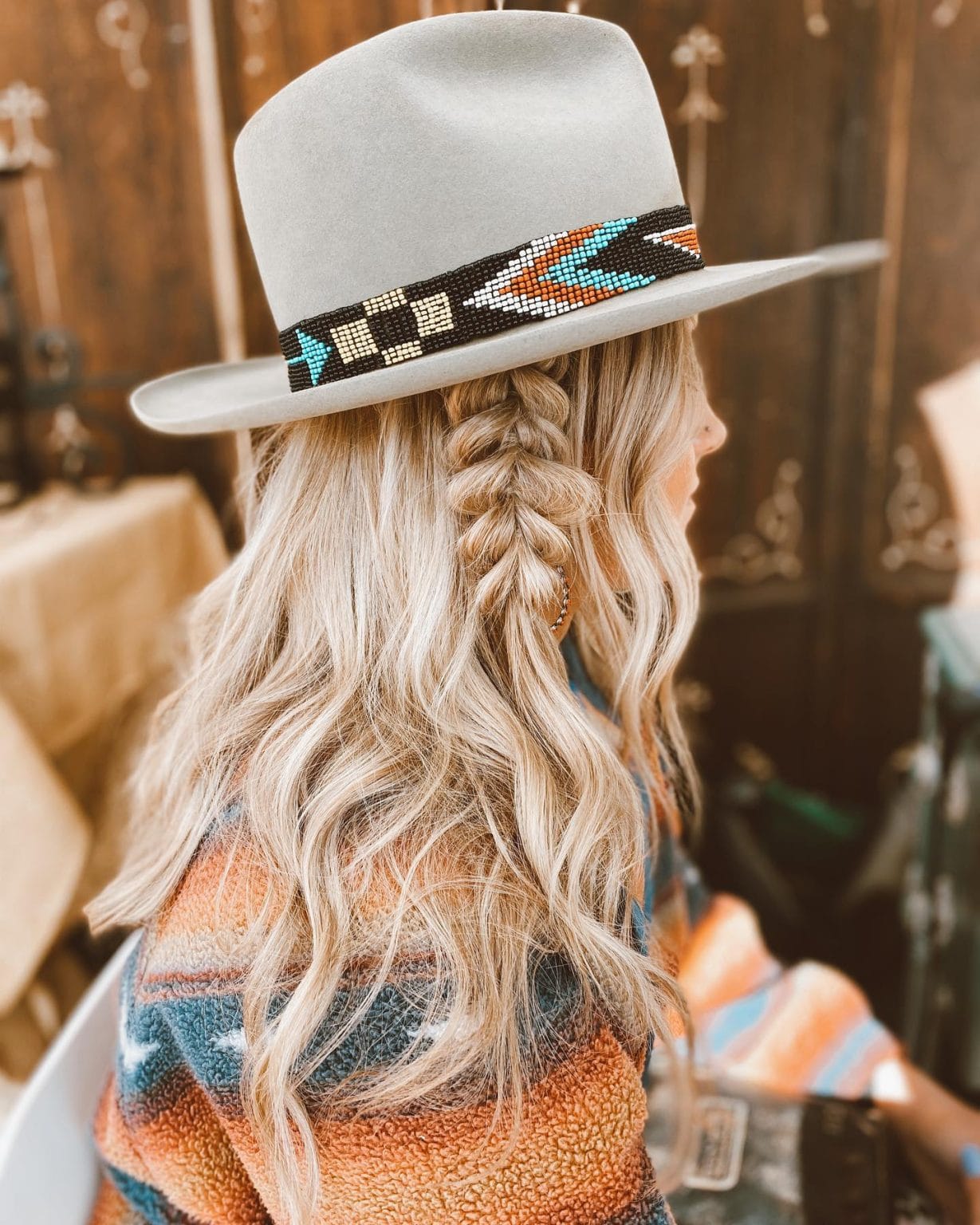 11 Gorgeous Cowgirl Hairstyles That'll Rock Your Hat Game